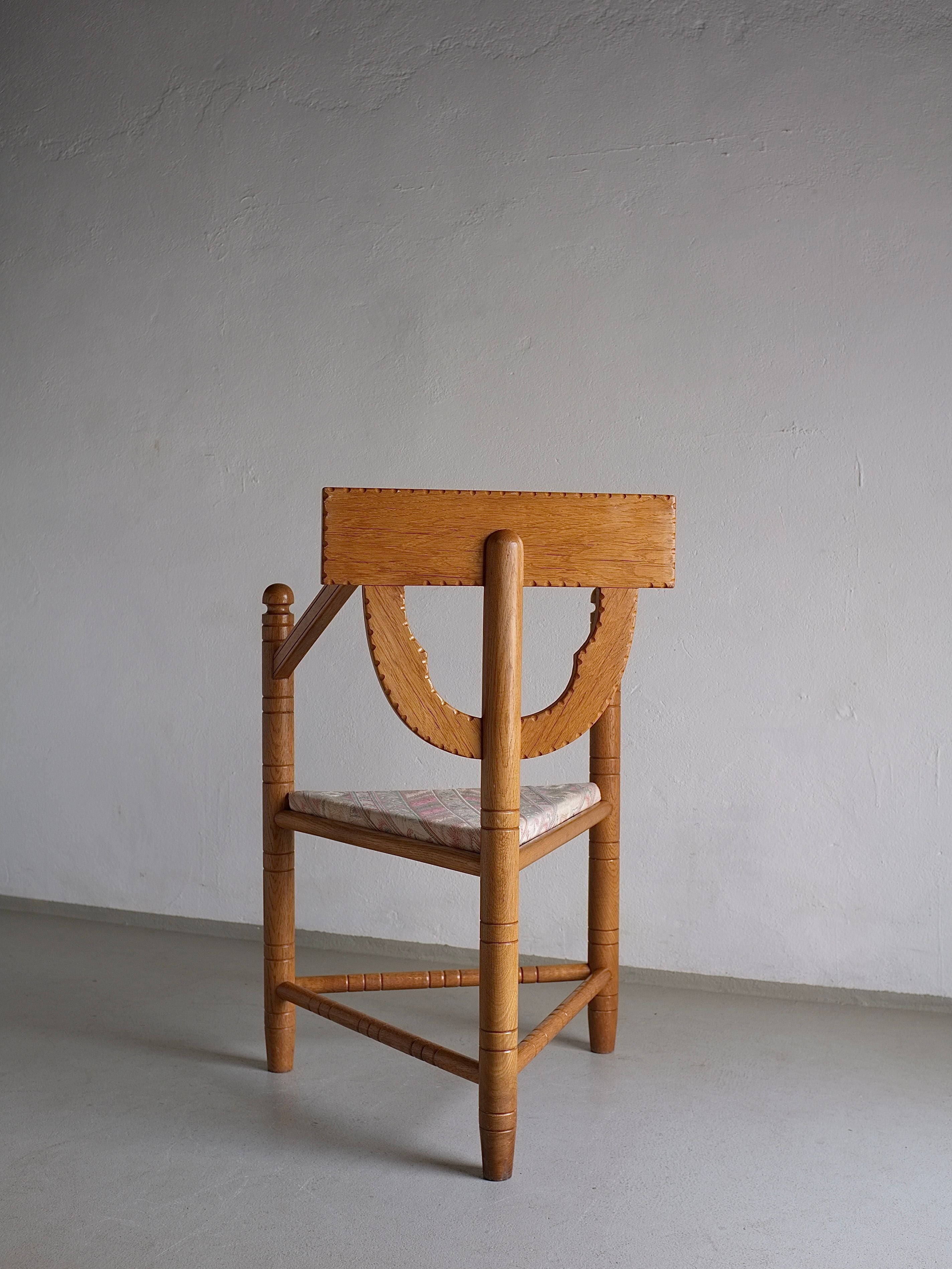 Funky corner chair store