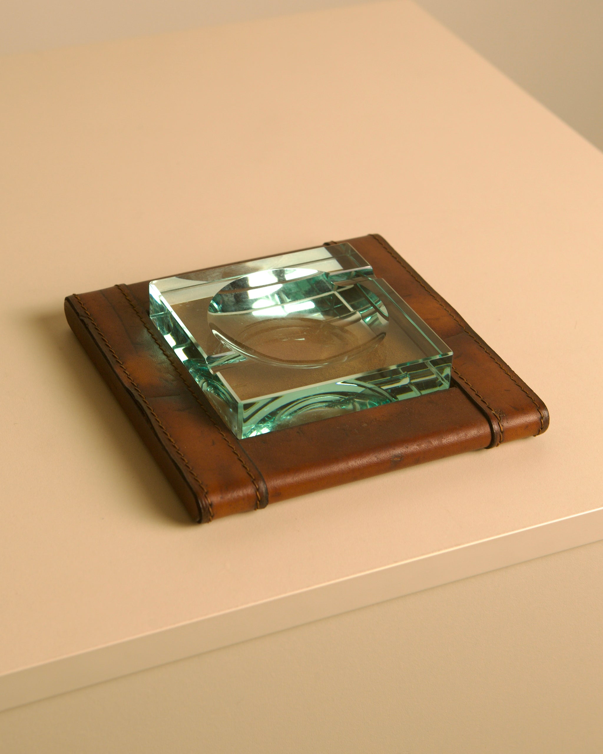 Ashtray Square Italian ashtray in dark cognac leather and gl
