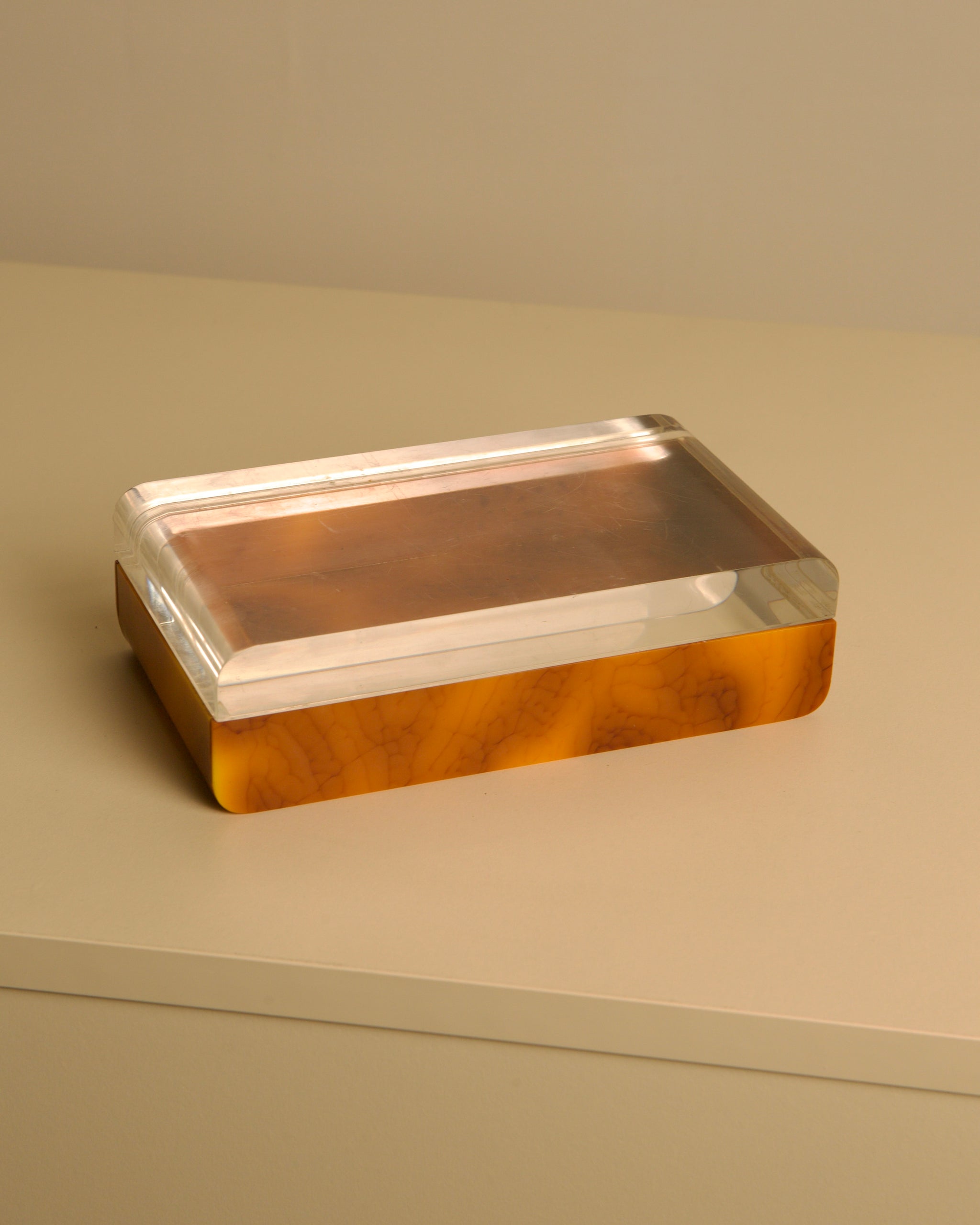 Boxes Italian box in plexiglass and brown bakelite, 70s